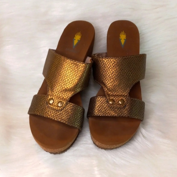 Very Volatile | Shoes | Womens Volatile Gold Wedge Sandals Size 7 Euc ...